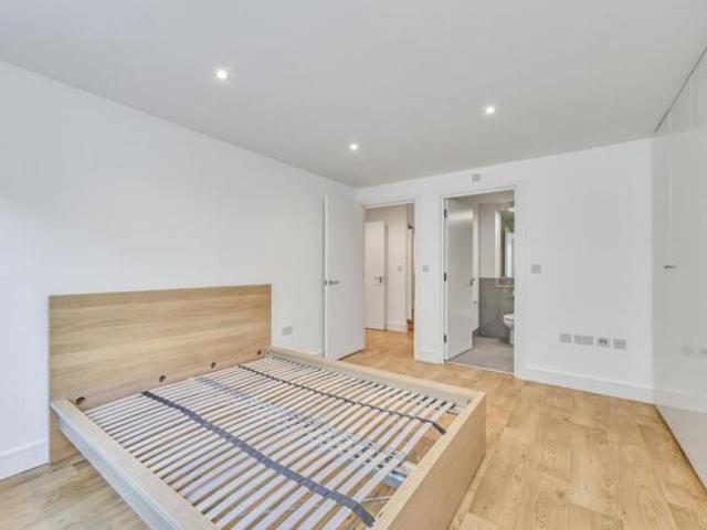 2 bedroom flat for rent in Kings Avenue, London, SW4