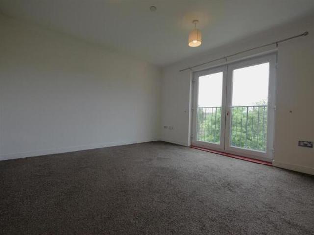 2 bedroom flat for rent in Kings Park Road, Glasgow, G44