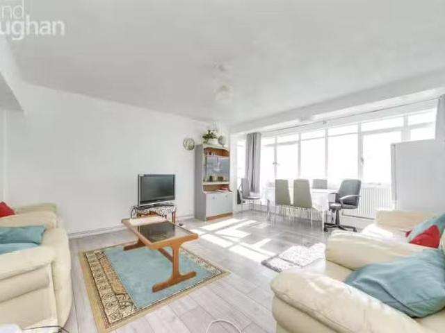 2 bedroom flat for rent in Kings Road, Brighton, BN1