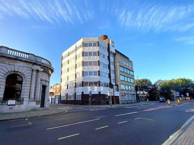 2 bedroom flat for rent in Kings Road, Southsea, Hampshire, PO5