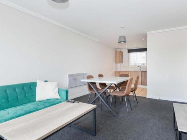 2 bedroom flat for rent in Kingscote Way, Brighton, BN1