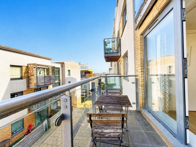 2 bedroom flat for rent in Kingscote Way, Brighton, BN1