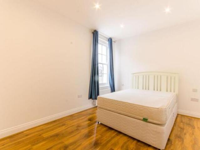2 bedroom flat for rent in Kingsgate Place, Kilburn, London, NW6