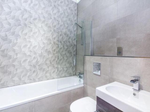 2 bedroom flat for rent in Kingsland High Street, Dalston, London, E8