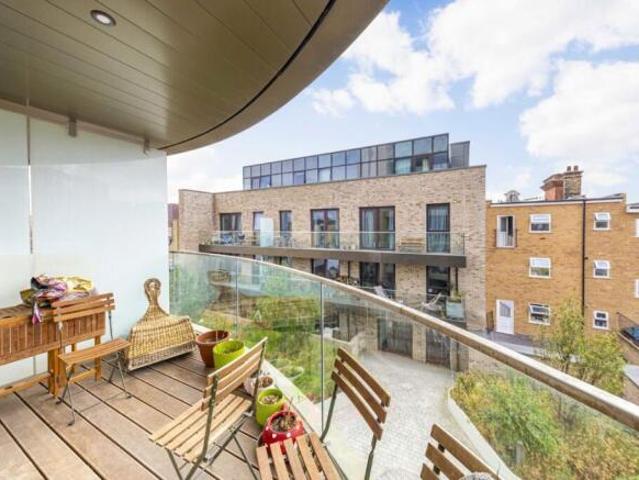 2 bedroom flat for rent in, Kingsland High Street, E8