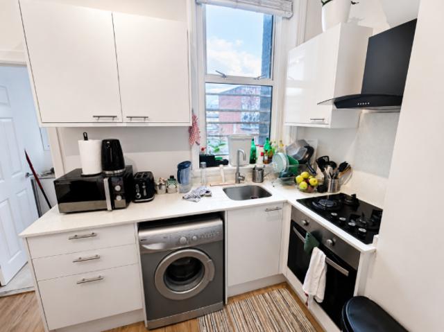 2 bedroom flat for rent in Kingsland High Street, London, E8