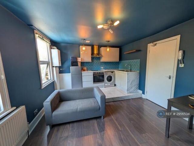 2 bedroom flat for rent in Kingsland Road, London, E2