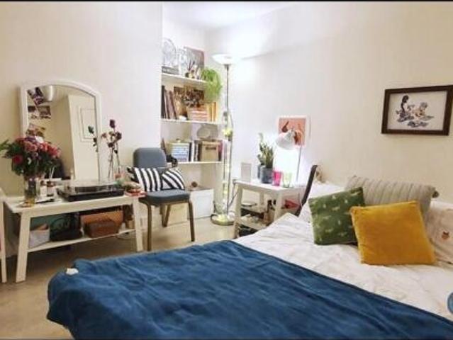 2 bedroom flat for rent in Kingsland Road, London, E8