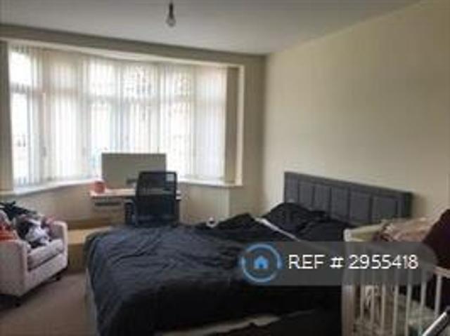 2 bedroom flat for rent in Kingsthorpe Grove, Northampton, NN2