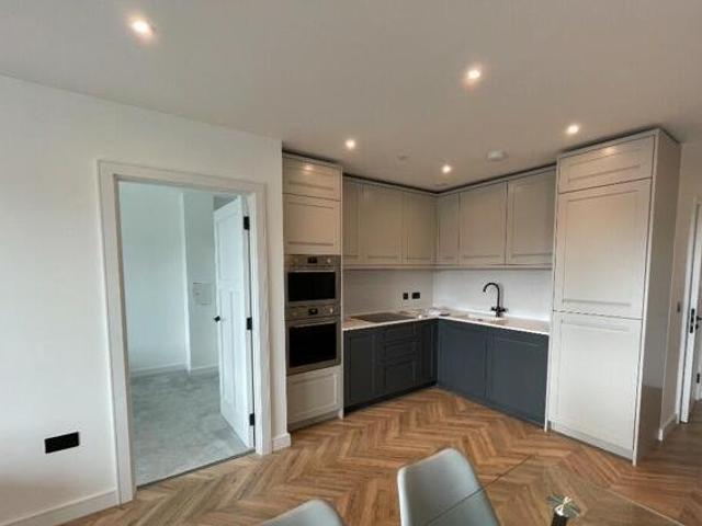 2 Bedroom Flat For Rent In Kingston Upon Thames, Surrey