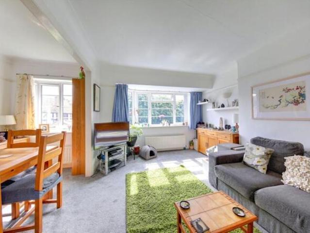 2 bedroom flat for rent in Kingston Close, Teddington, TW11