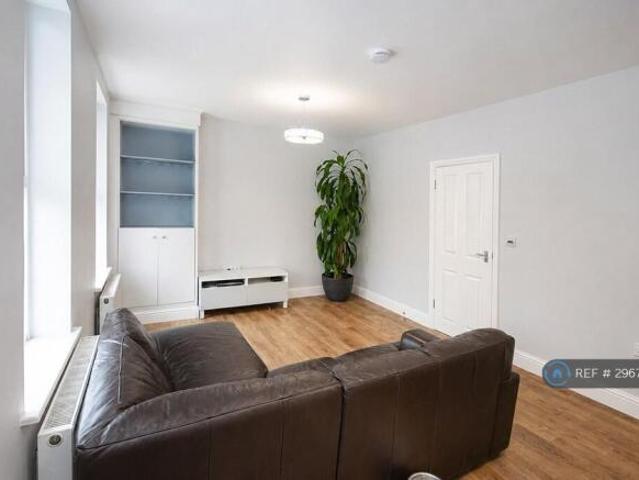 2 bedroom flat for rent in Kingston Road, London, SW19