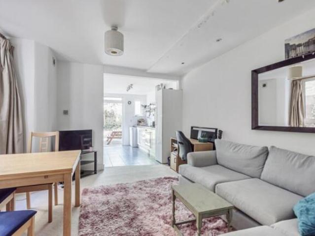 2 bedroom flat for rent in Kingswood Road, London, SW2