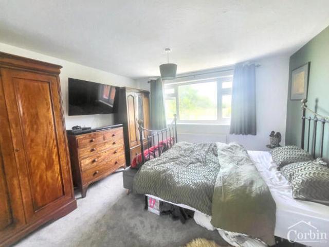 2 bedroom flat for rent in Kinson Road, Bournemouth, BH10 5, BH10
