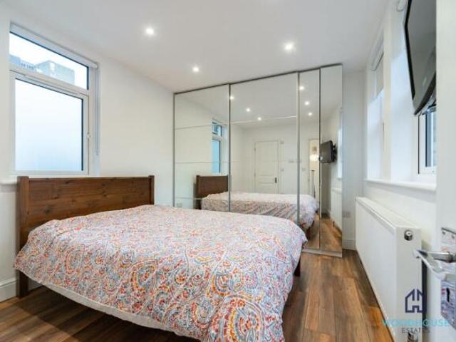 2 bedroom flat for rent in Kilburn High Road, Brent, London, NW6