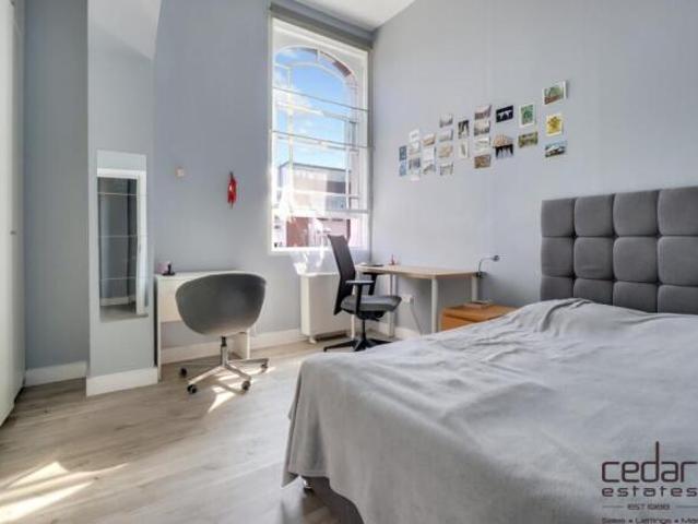 2 bedroom flat for rent in Kilburn High Road, Kilburn NW6