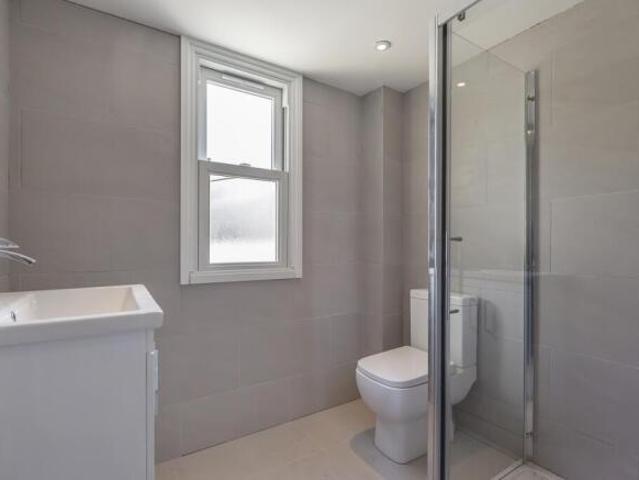 2 bedroom flat for rent in Kilmaine Road London SW6