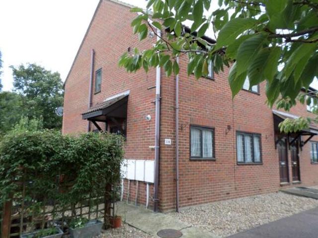 2 bedroom flat for rent in Kirk Gardens, Walmer, CT14