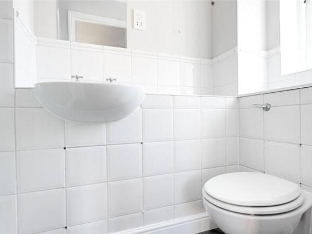 2 bedroom flat for rent in Kirkland Drive, Enfield, Middlesex, EN2