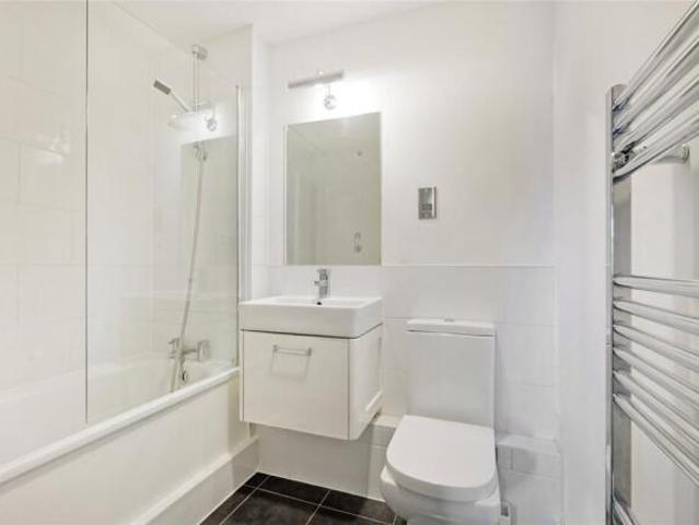 2 bedroom flat for rent in Knaresborough Place, Earls Court, SW5