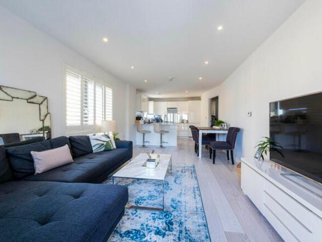 2 bedroom flat for rent in Knightley Walk, London, SW18