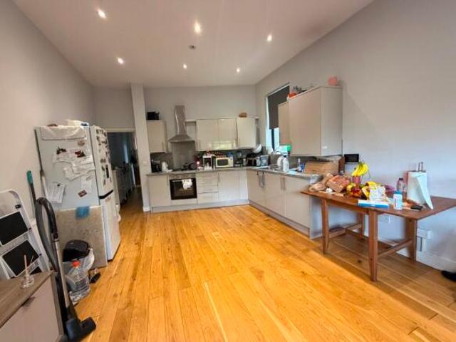2 bedroom flat for rent in Knights Hill, London, SE27
