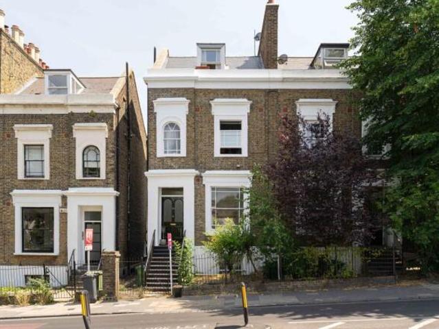 2 bedroom flat for rent in Knights Hill, West Norwood, London, SE27