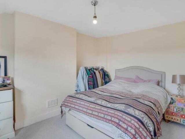 2 bedroom flat for rent in Knights Hill, West Norwood, London, SE27