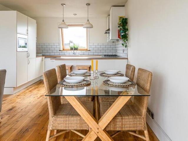2 bedroom flat for rent in Lambourn Road Clapham SW4