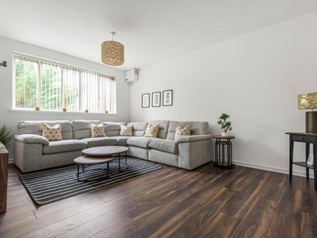 2 bedroom flat for rent in Lambourn Road, London, SW4
