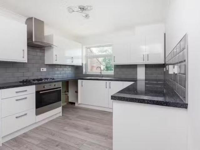 2 bedroom flat for rent in Lambourne Road, Chigwell, IG7