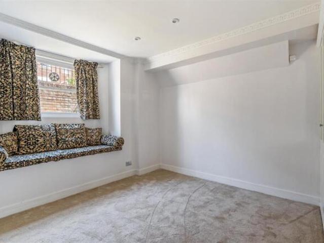 2 bedroom flat for rent in Lammas Park Road, London, W5