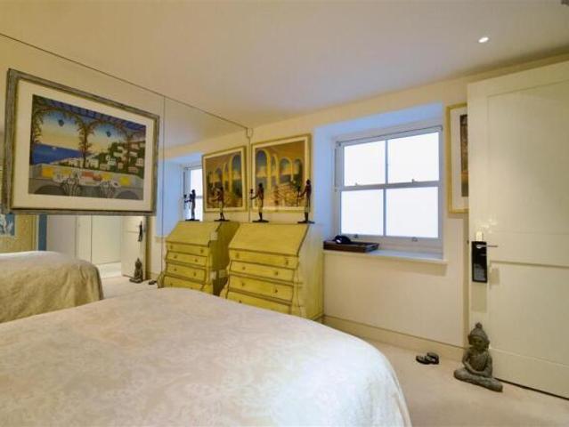 2 bedroom flat for rent in Lancaster Gate, W2