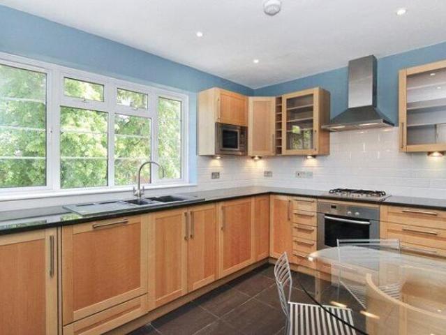 2 bedroom flat for rent in Lancaster Road, SW19