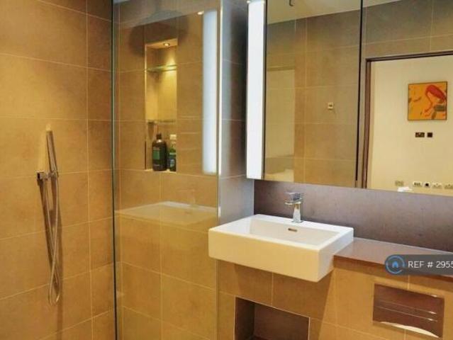 2 bedroom flat for rent in Lanchester Way, London, SW11