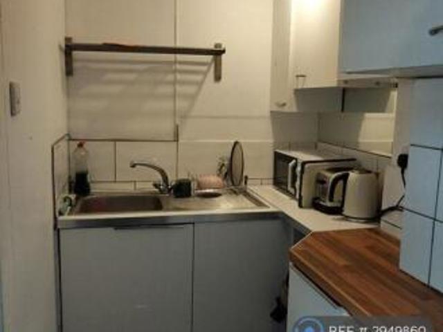 2 bedroom flat for rent in Landor Road, London, SW9