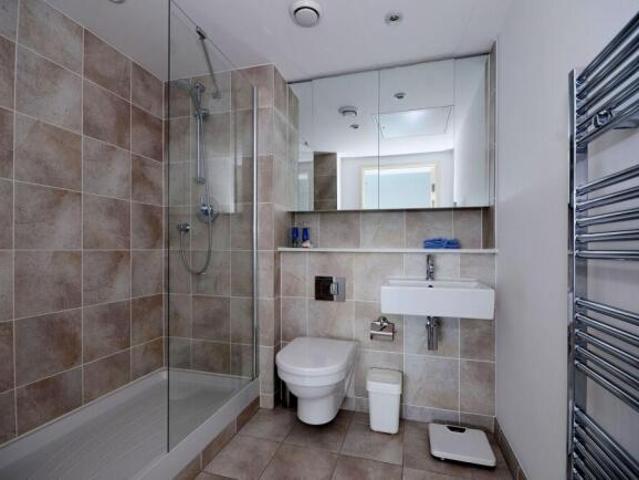 2 bedroom flat for rent in Landmark East Tower, Docklands, London, E14