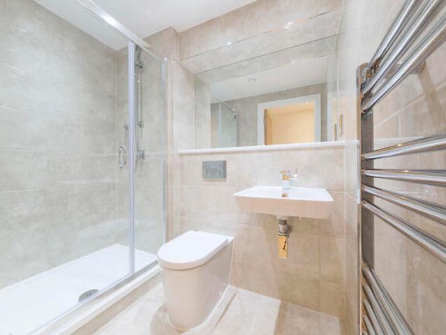 2 bedroom flat for rent in Langan House, Canary Wharf, London, E14