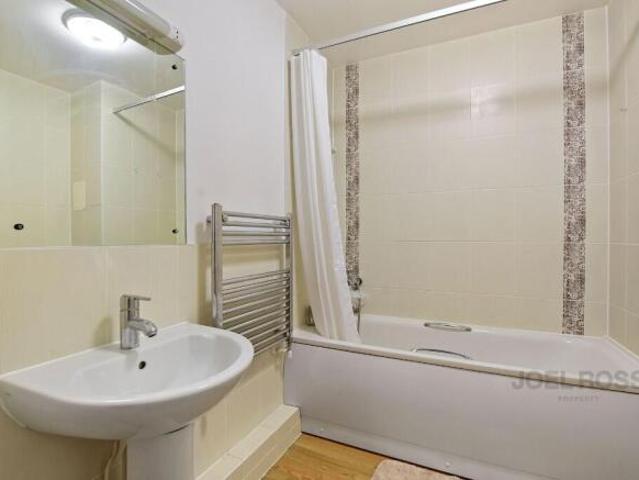 2 bedroom flat for rent in Langley Road, Watford, Hertfordshire, WD17