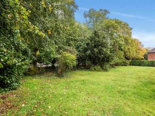 2 bedroom flat for rent in Langley, Slough, SL3