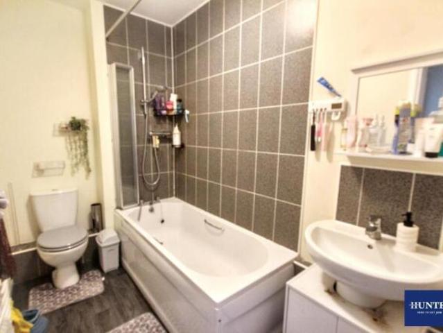 2 bedroom flat for rent in Langsett Court Plantation Drive, Bradford, BD8, BD9