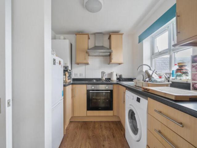 2 bedroom flat for rent in Langton Road, Worthing, West Sussex, BN14