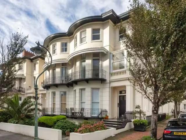 2 bedroom flat for rent in Lansdowne Place, Hove, BN3