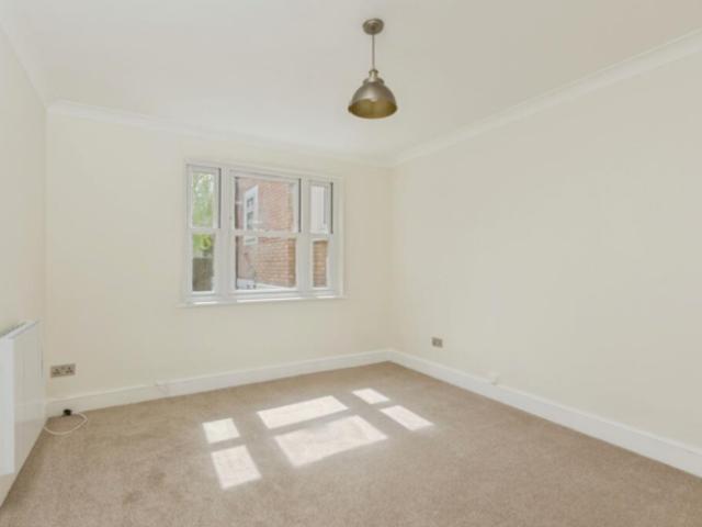 2 bedroom flat for rent in Lansdowne Place, Tunbridge Wells, TN1