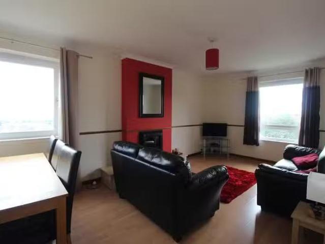 2 bedroom flat for rent in Laburnum Walk, Top Floor, AB16