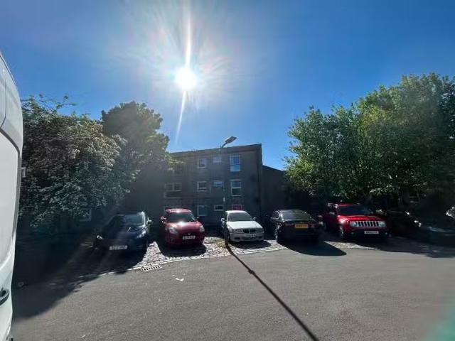 2 bedroom flat for rent in Laburnum Road, Abronhill, Cumbernau.