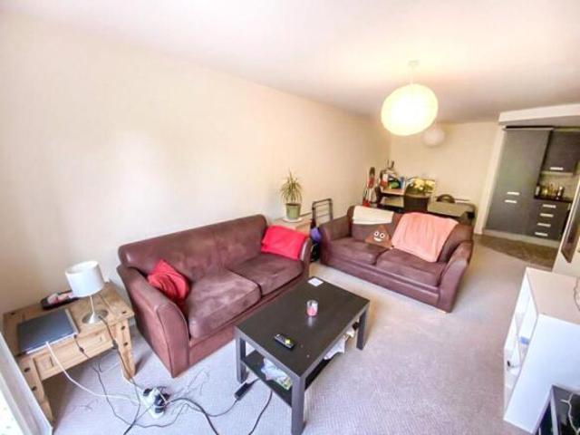 2 bedroom flat for rent in Ladybarn Lane, Manchester, M14