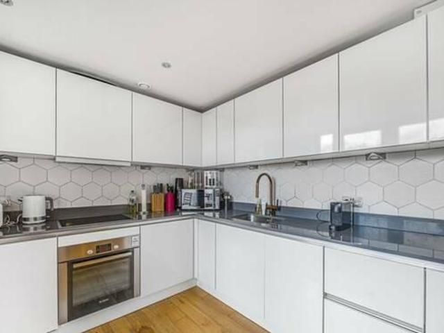 2 bedroom flat for rent in Ladywell Road London SE13