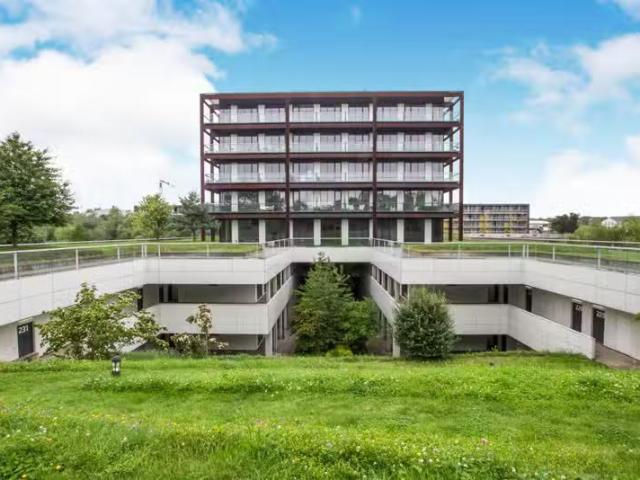 2 bedroom flat for rent in Lakeshore, Lake Shore Drive, Bristo.