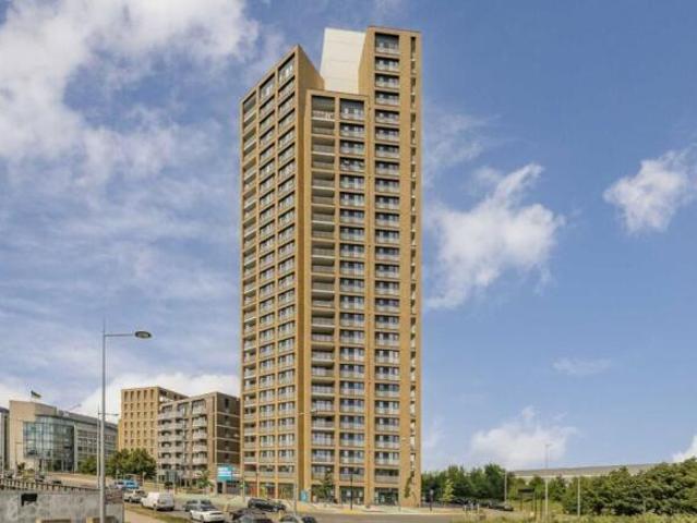 2 bedroom flat for rent in Lakeside Drive, London, NW10